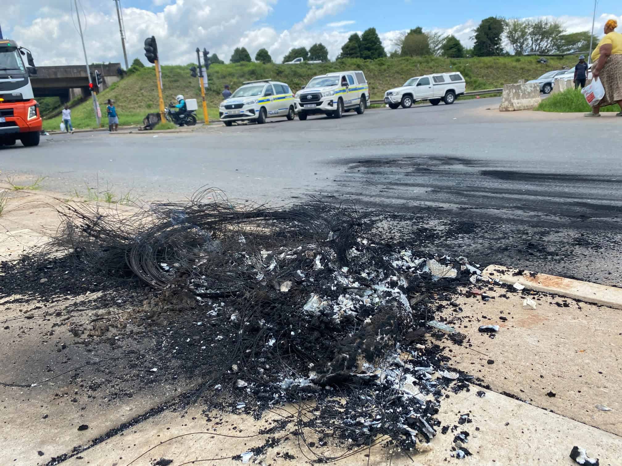 Quarry Road West residents block roads in fiery protest after police ...